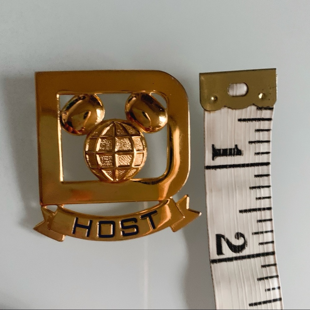 Walt Disney Attractions Guest Relations Host Official… - Gem